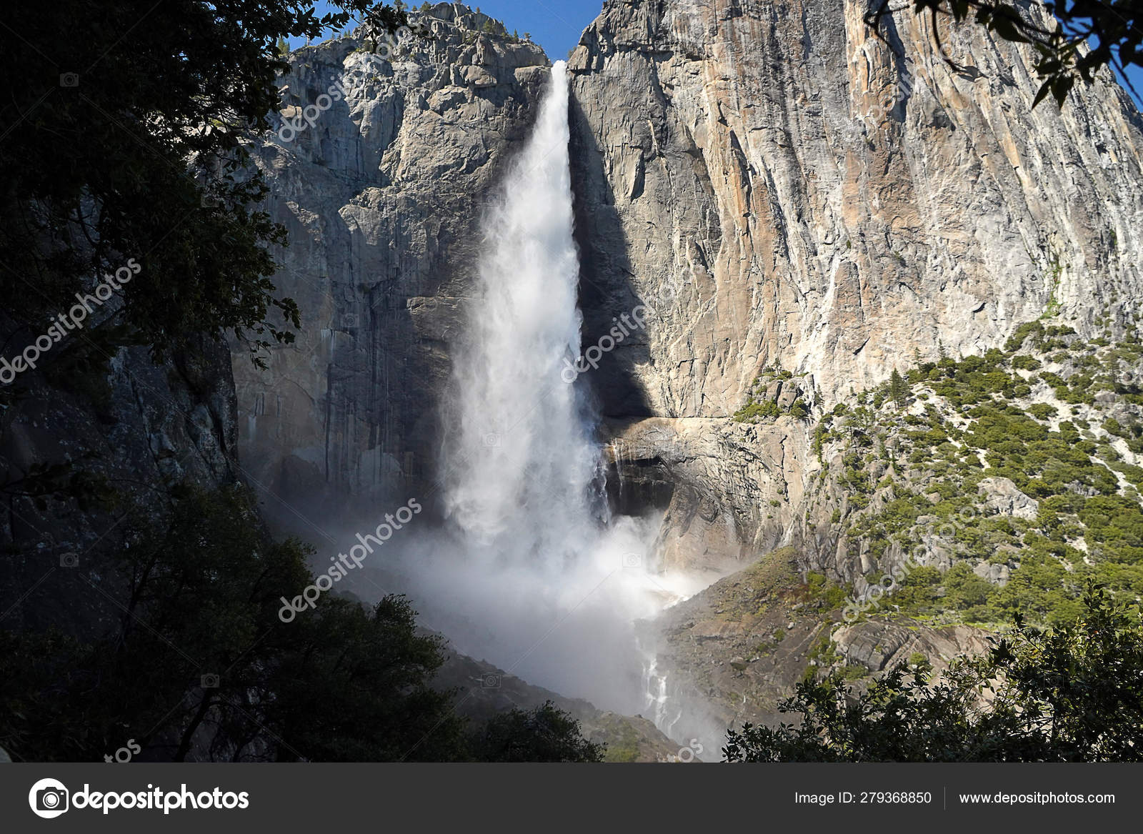 Beautiful Spring Full Flowing Waterfall Yosemite National Park ...