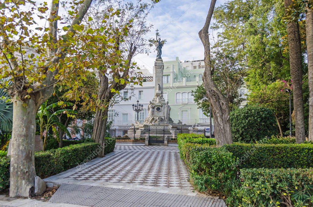 Monumento al Marqués de Comillas, coetáneo, empresario y magnate ...