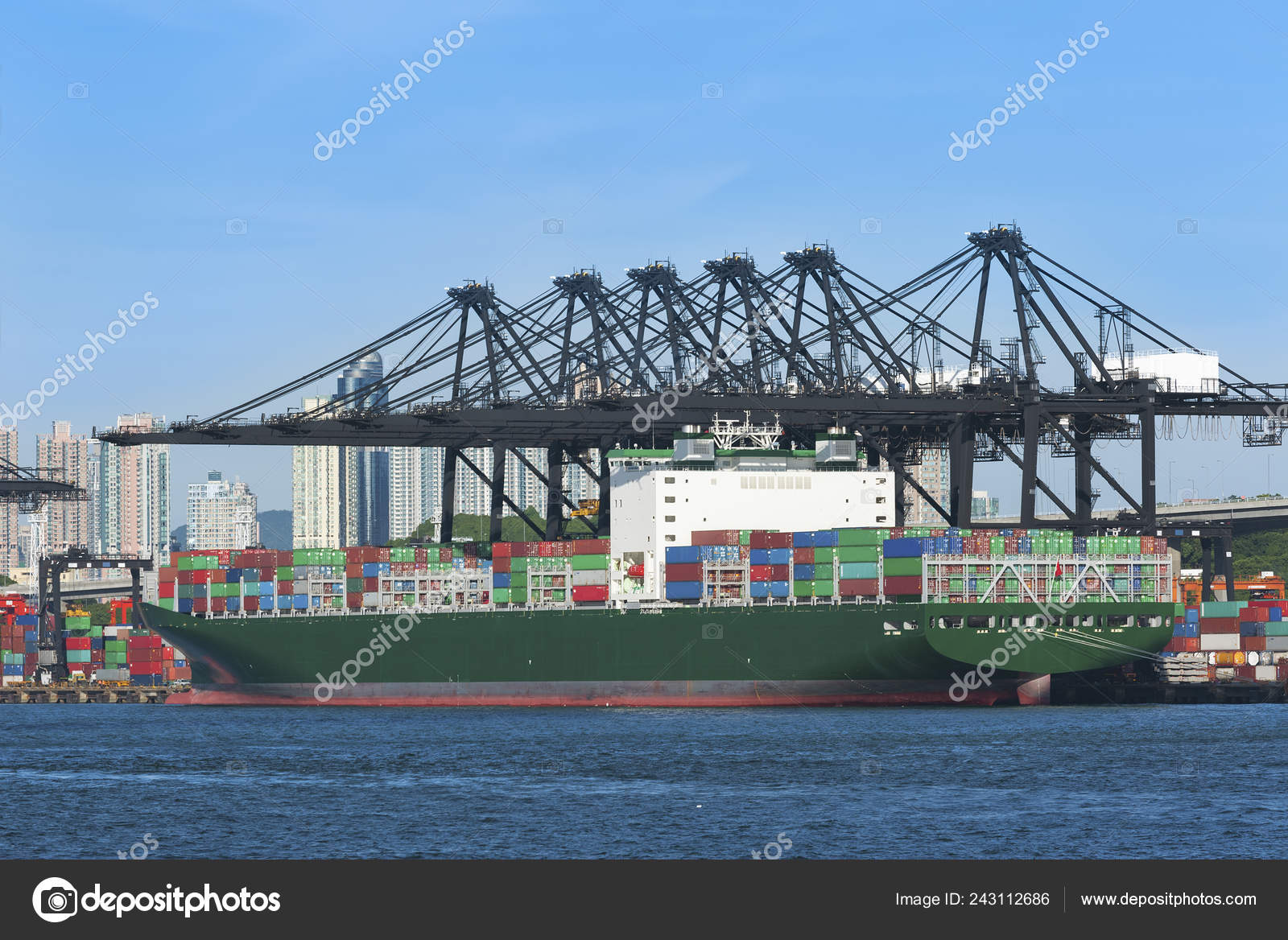 Cargo Ship Container Port Hong Kong — Stock Photo © LeeYiuTung #243112686