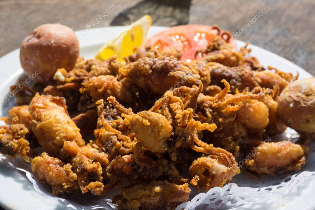 chopitos fritos, plato típico de la comida española. Chopitos de lanzar ...
