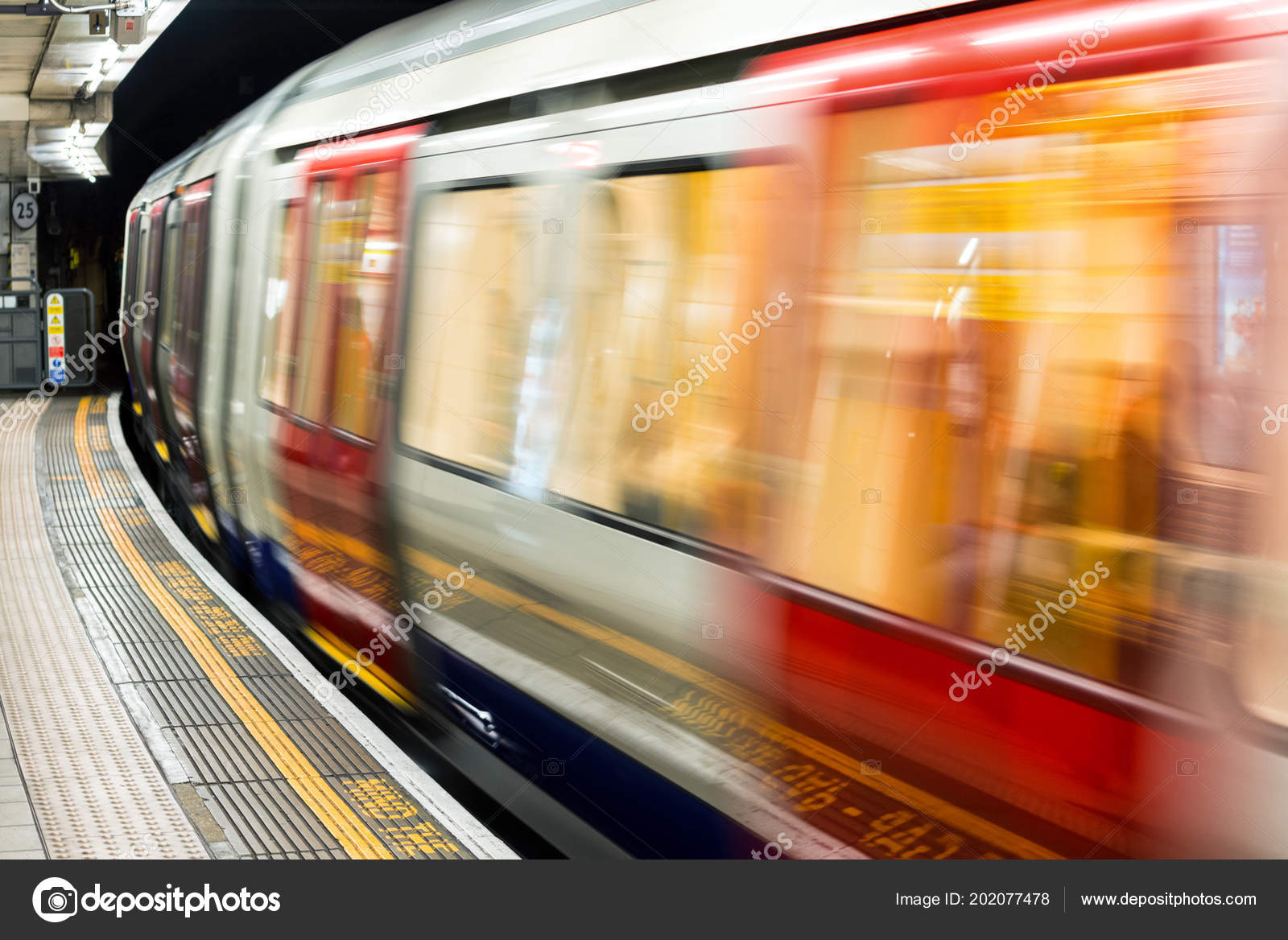Subway Train Approaching Station London — Stock Photo © dade72n #202077478