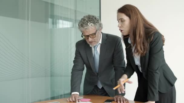 Female manager reporting to male boss — Stock Video © gate.kampus.gmail ...