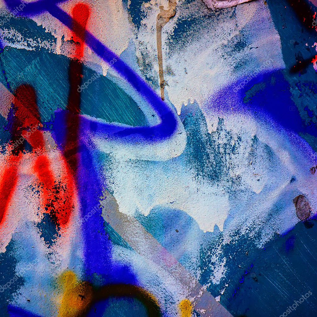 pared de metal pintado est cubierto con im genes de graffiti 2024