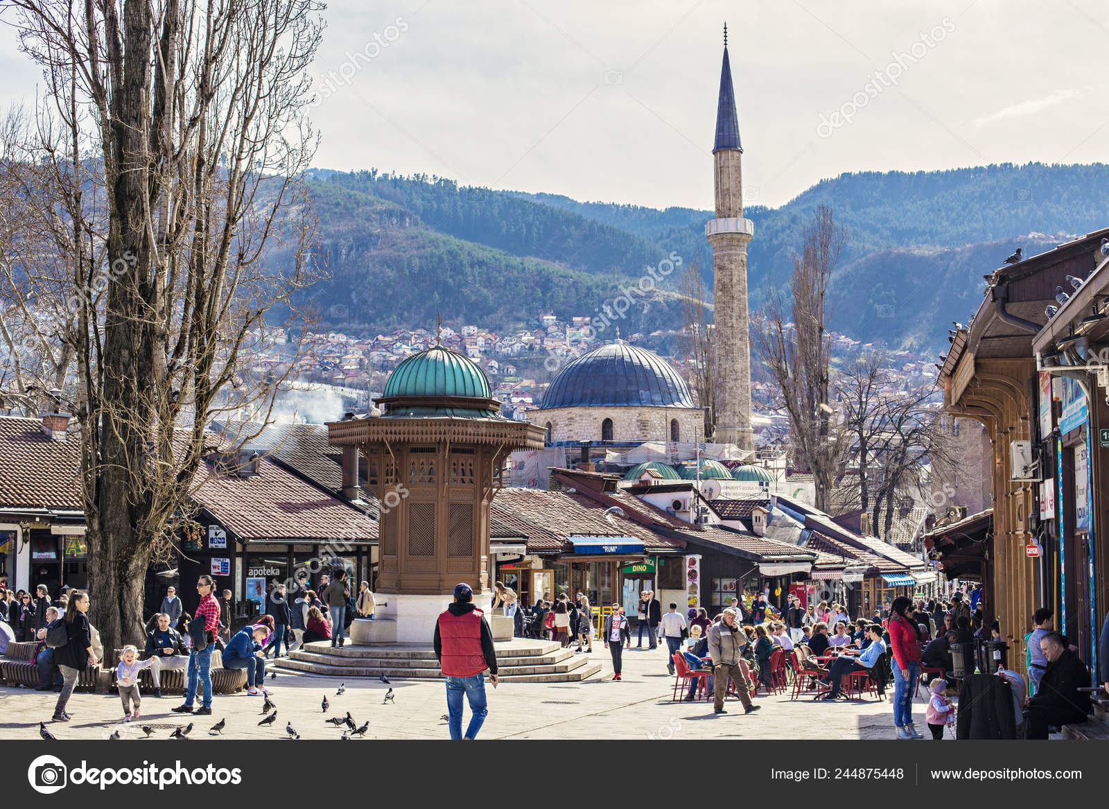 People Walking Sebilj Fountain Pigeon Square Bascarsija Quarter ...