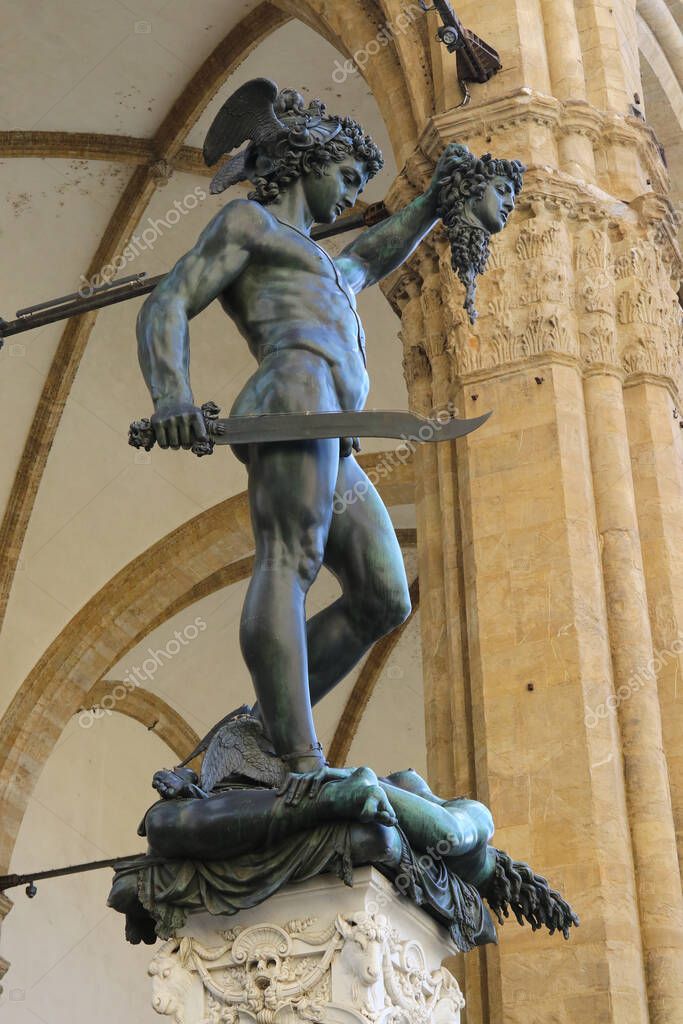 Perseo con la cabeza de Medusa, estatua de bronce de Benvenuto Cellini ... Perseo con la cabeza de Medusa, estatua de bronce de Benvenuto Cellini ...