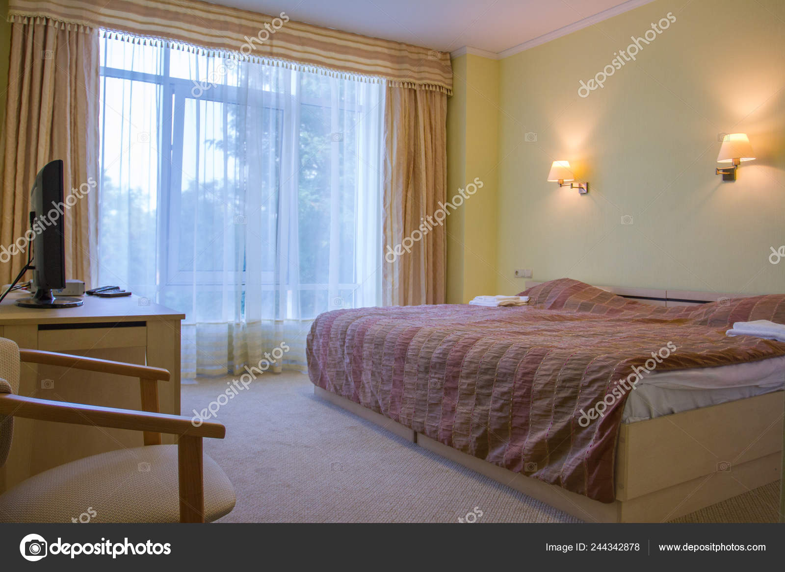 Interior Empty Hotel Room Modern Style — Stock Editorial Photo © alesix ...