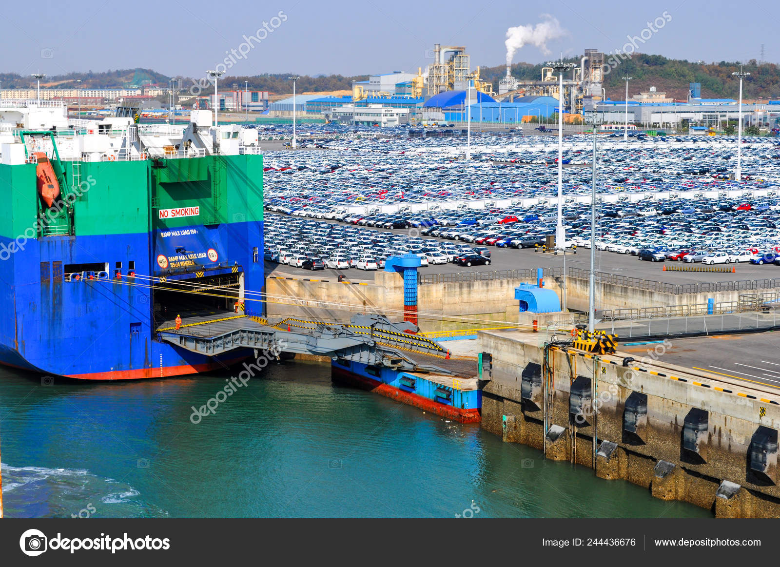 Buque Roro Puerto Terminal Del Coche Cargar Descargar — Foto de stock ...