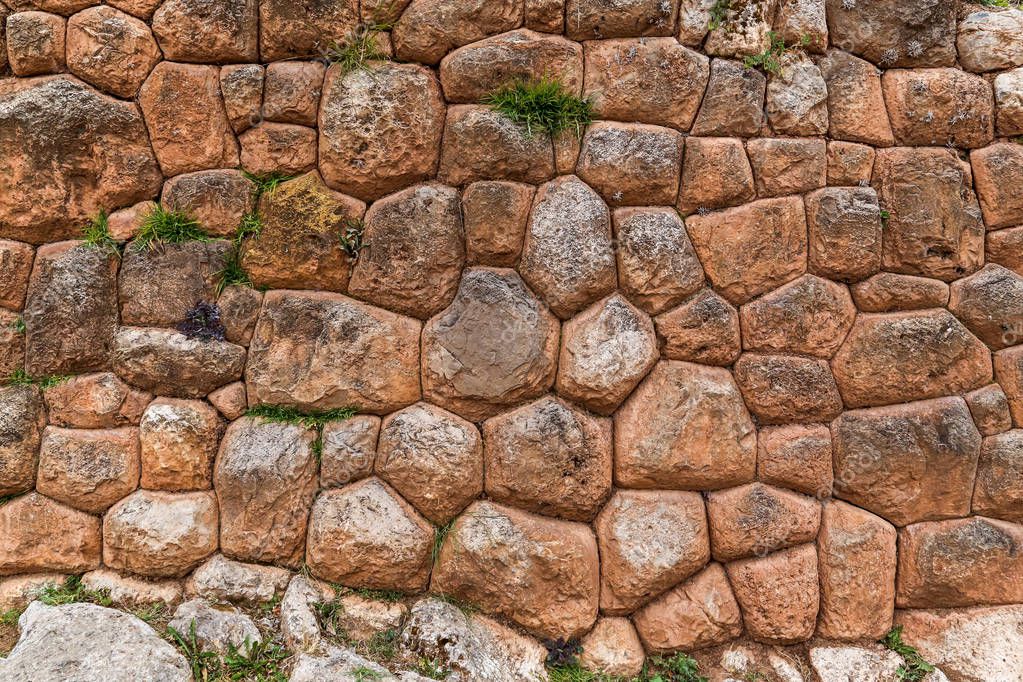Un muro de piedra en las ruinas incas. Chinchero, Perú. 2022
