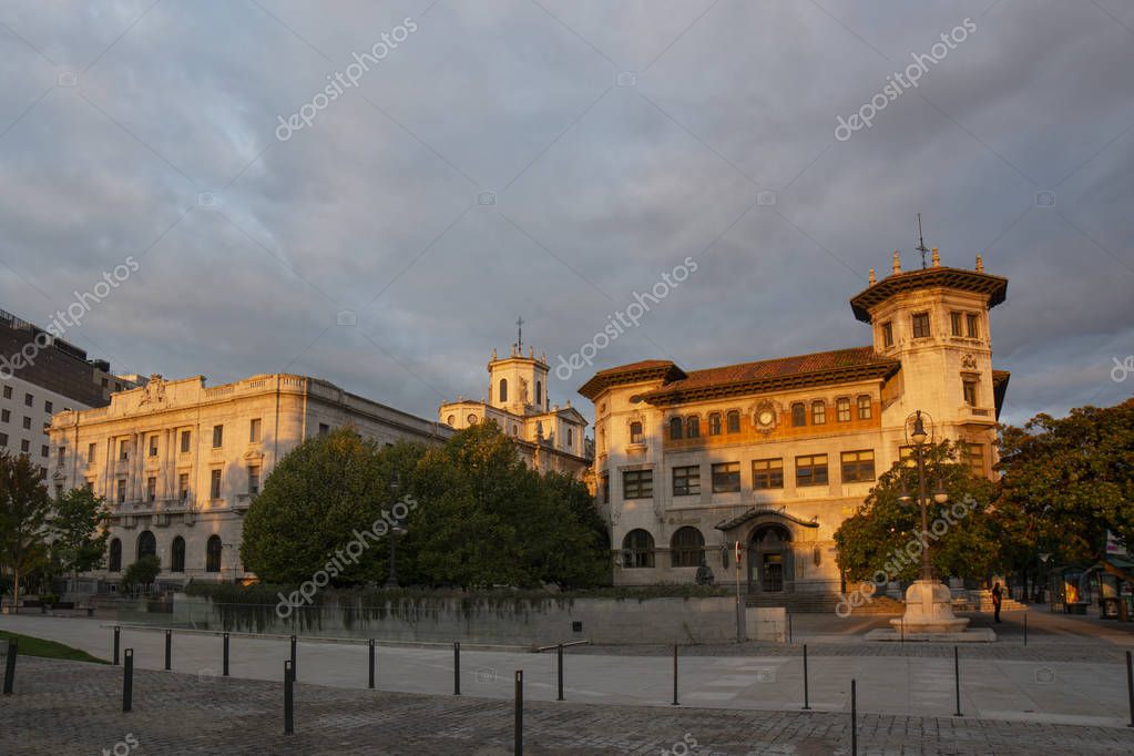 Vista del histórico edificio de oficinas de correos en Santander 2024