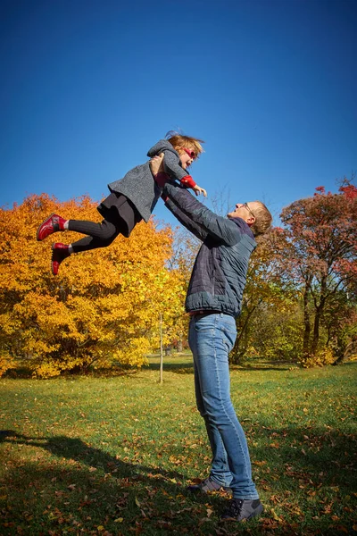 Papa Et Sa Fille Automne Images Libres De Droit Photos De Papa Et Sa