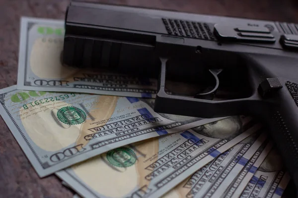 Stockfoto's van El dinero y el arma, rechtenvrije afbeeldingen van El ...