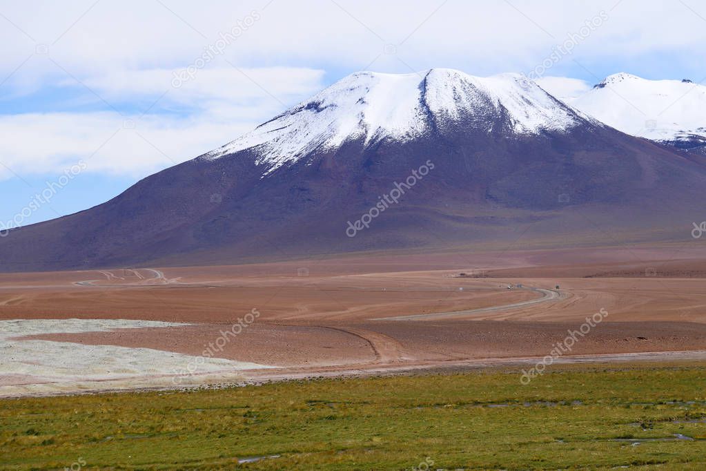 El valle del Río Putana en las tierras altas del desierto de Atacama a ...