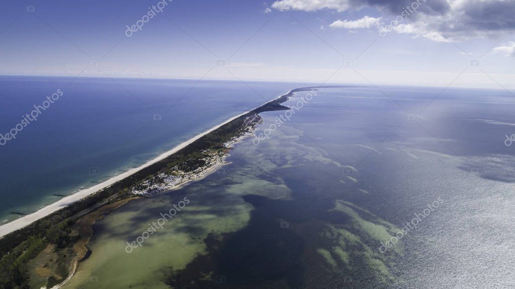 Vista aérea de la península de Hel, un lugar encantador en el mar ...