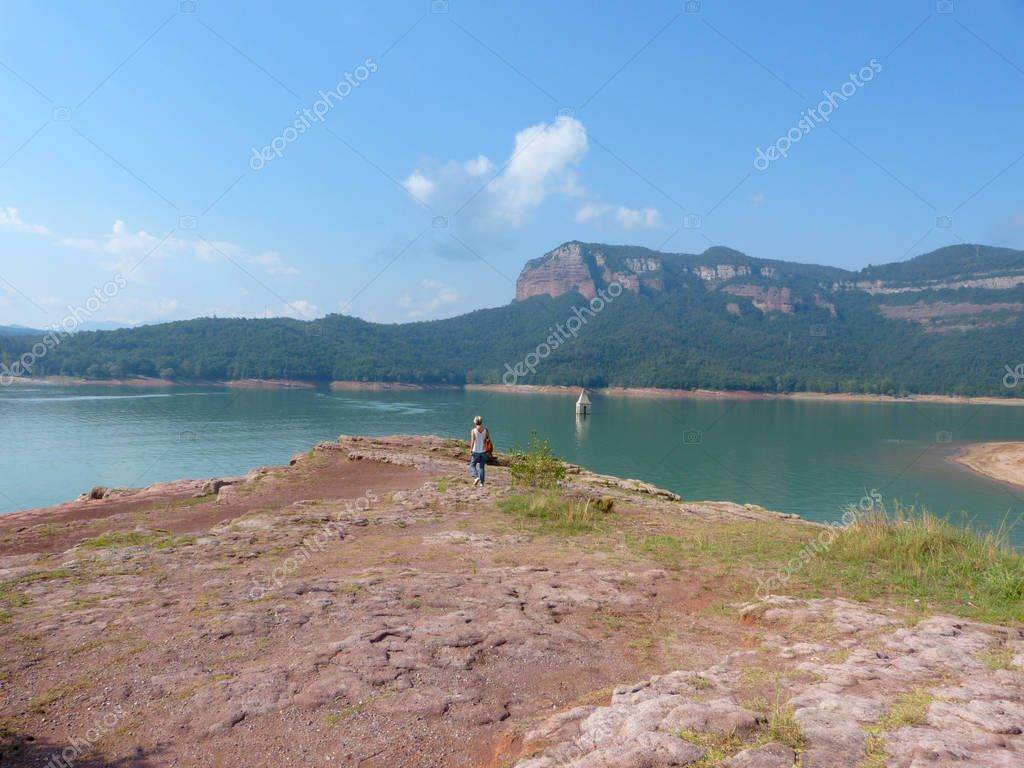 embalse artificial donde se practican deportes acuáticos 2024
