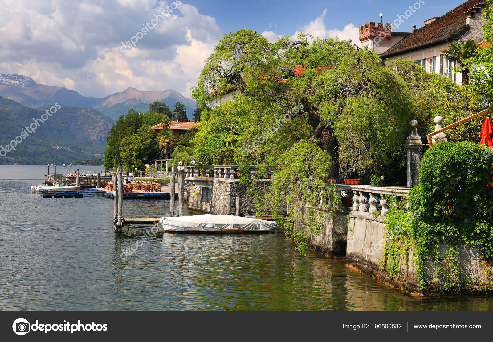 Orta San Giulio Famoso Complejo Orilla Oriental Del Lago Orta ...
