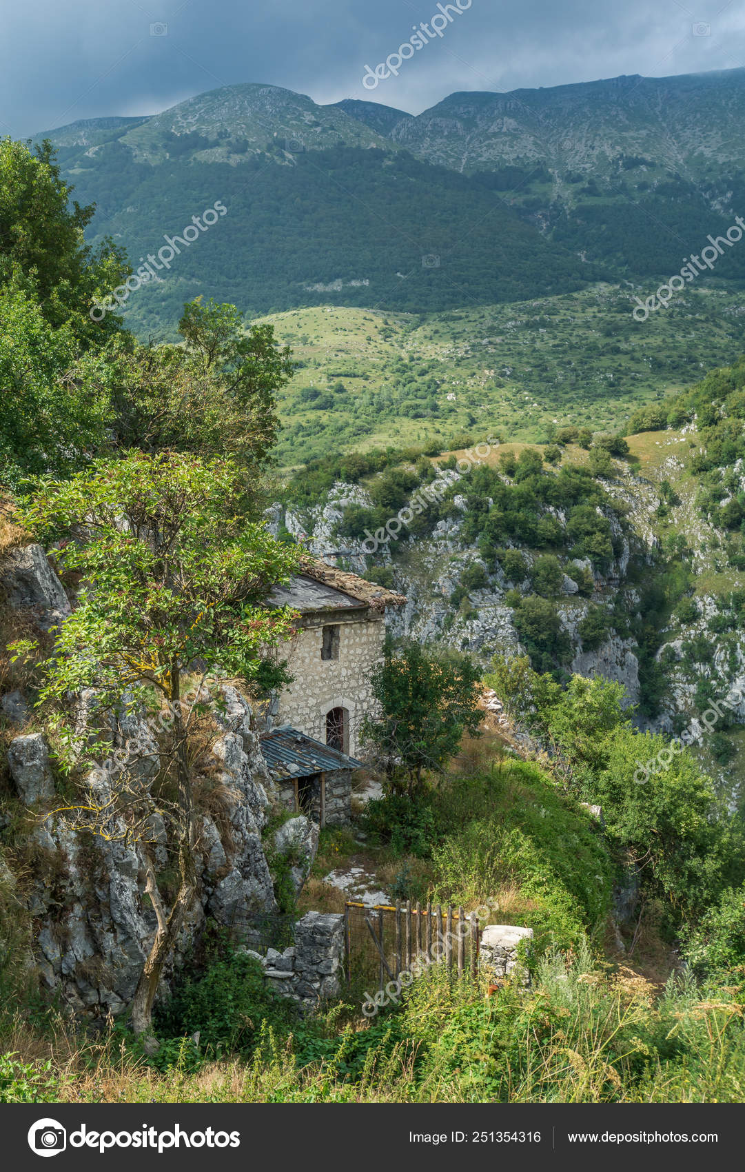 Scenic Sight Barrea L'aquila Province Abruzzo Italy — Stock Photo ...