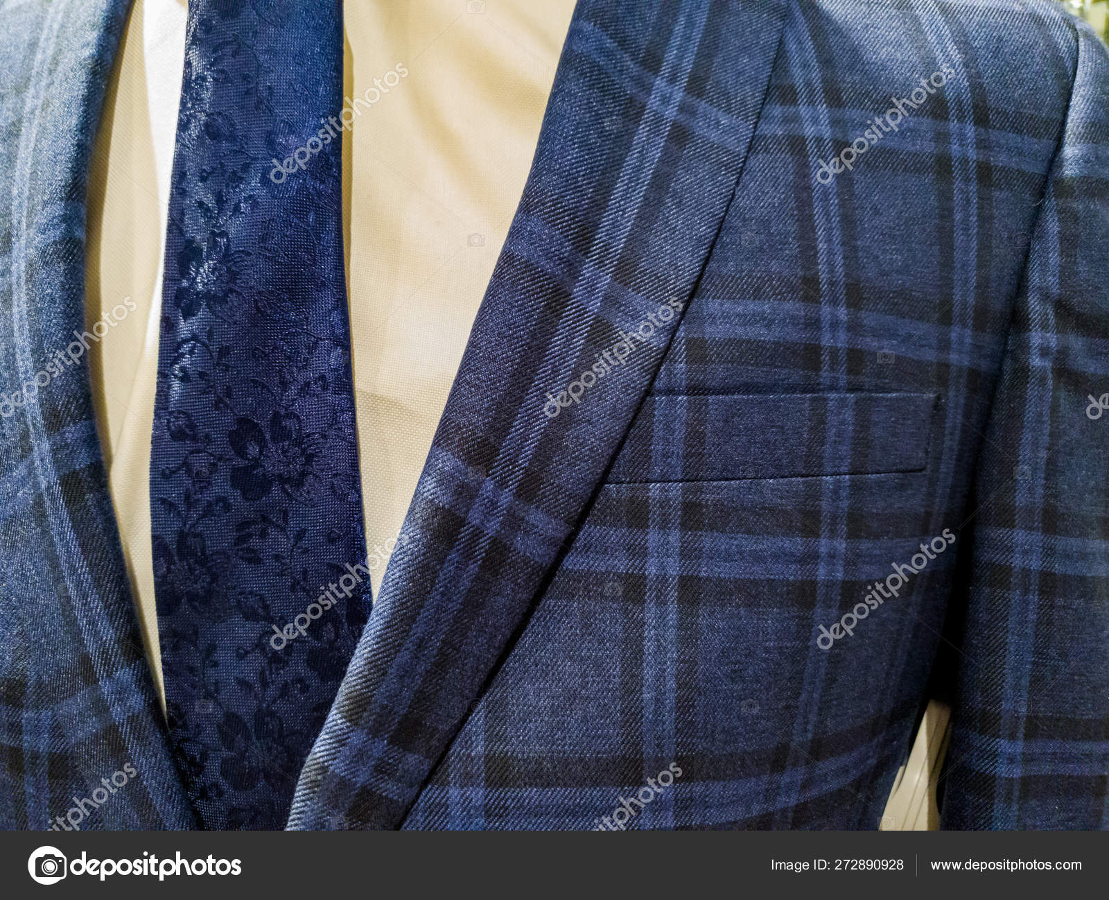 Latest trends in Suit, shirt and tie combination - Navy suit and tie ...