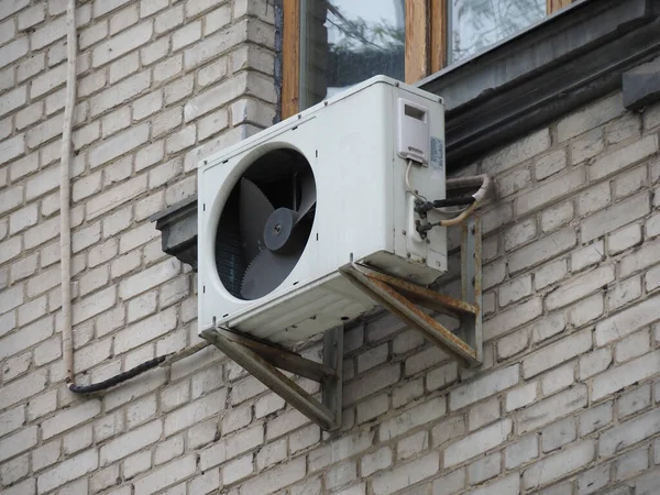 Old Outdoor Air Conditioning Unit Facade House — Stock Photo © AxOst ...