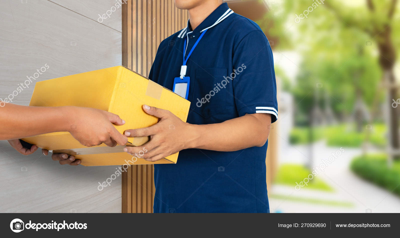 Man hand accepting a delivery service boxes package from deliver Stock ...