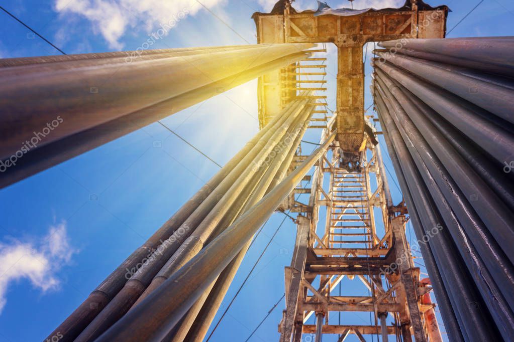 Plataforma terrestre onshore en la industria del petr leo y el gas. Plataforma de perforaci n de ...