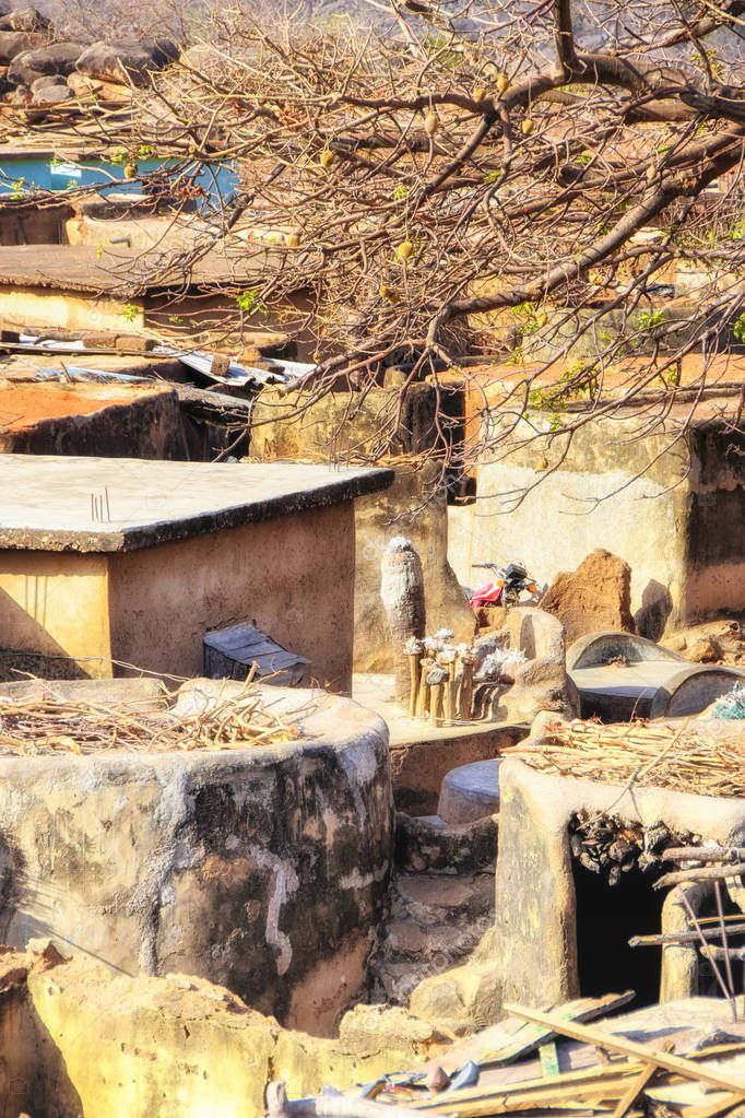 Casas de barro redondas de la tribu Talensi, Tongo, Ghana 2022