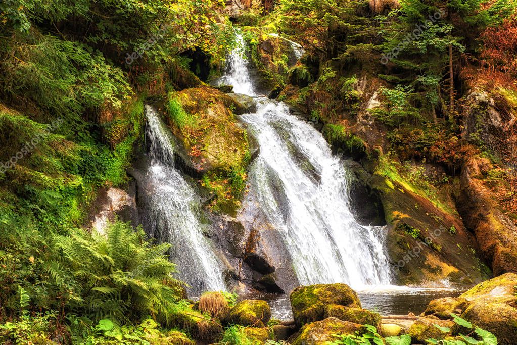 Triberg Falls es una de las cataratas más altas de Alemania con un ...