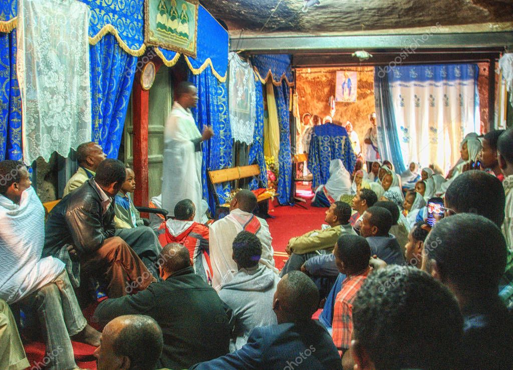 Peregrinos en la Iglesia histórica de Adadi Miryam, Etiopía. 2024