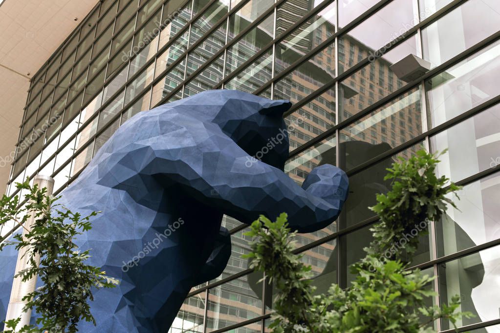 Icónica escultura de oso azul, "Entiendo lo que quieres decir" en el ...