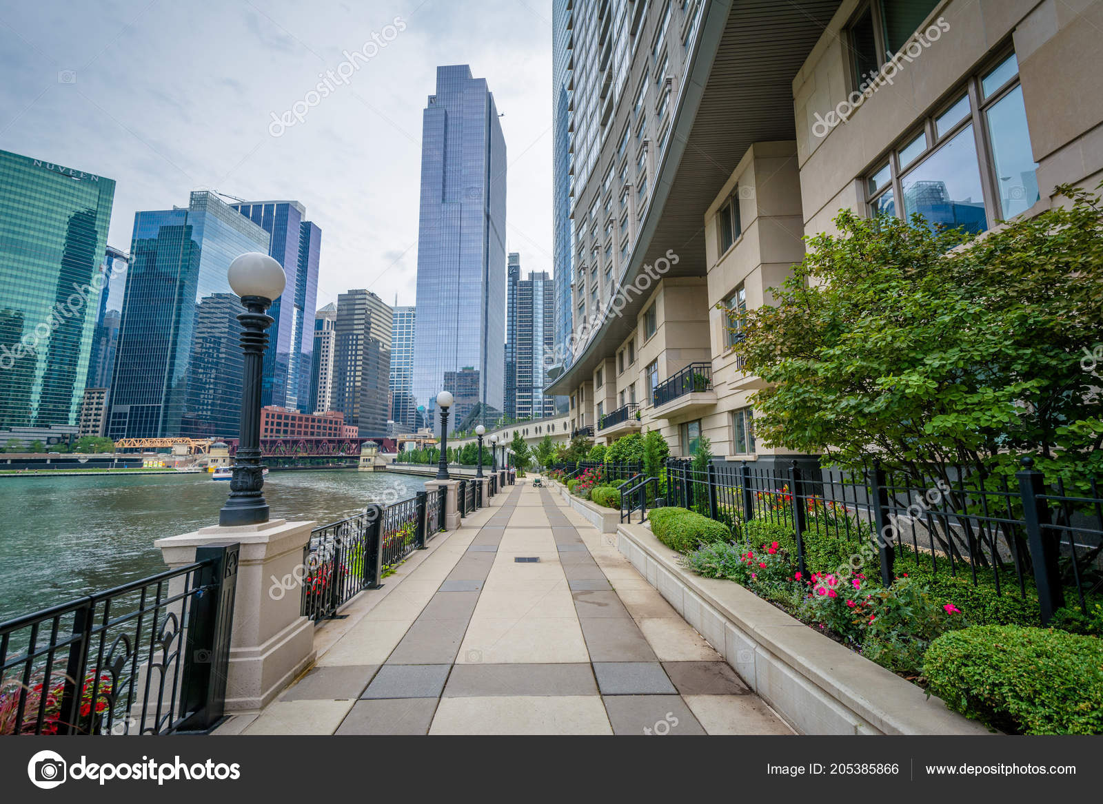 Walkway Chicago River Chicago Illinois — Stock Photo © appalachianview ...