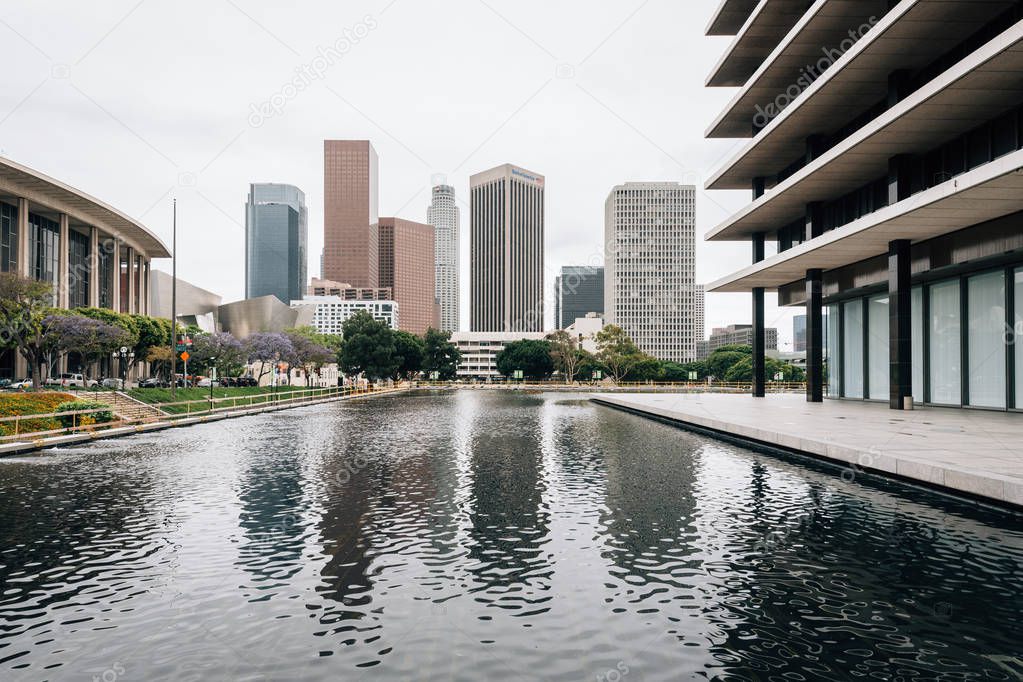Centro de Los ngeles skyine y el Departamento de Agua y Powe 2024