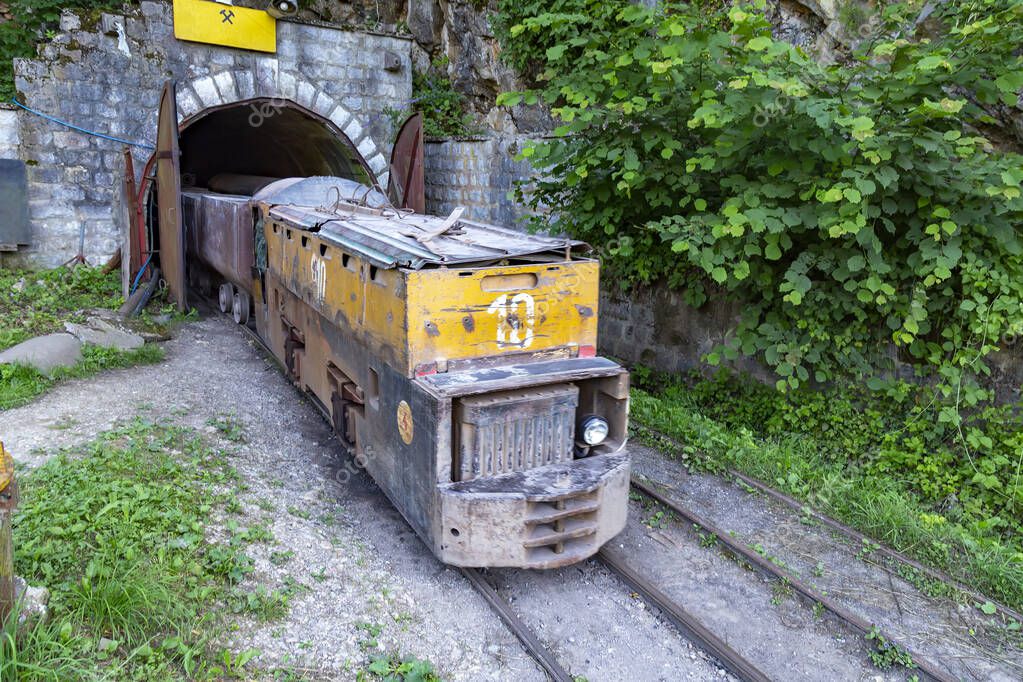 Locomotora minera subterránea para el transporte 2022