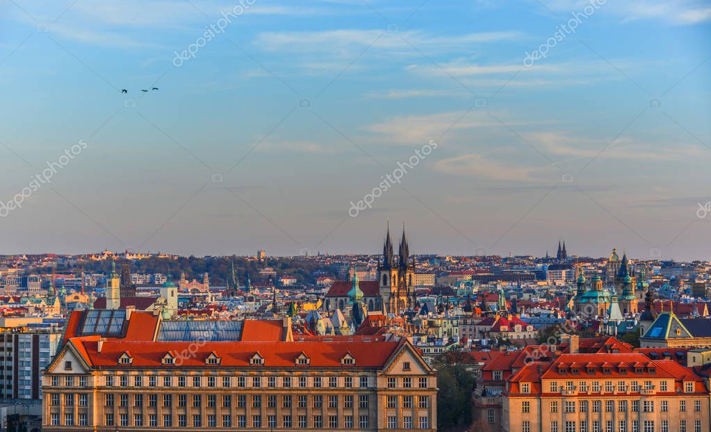 Vista aérea de Praga, Chequia. Praga es la 14ª ciudad más grande de ...