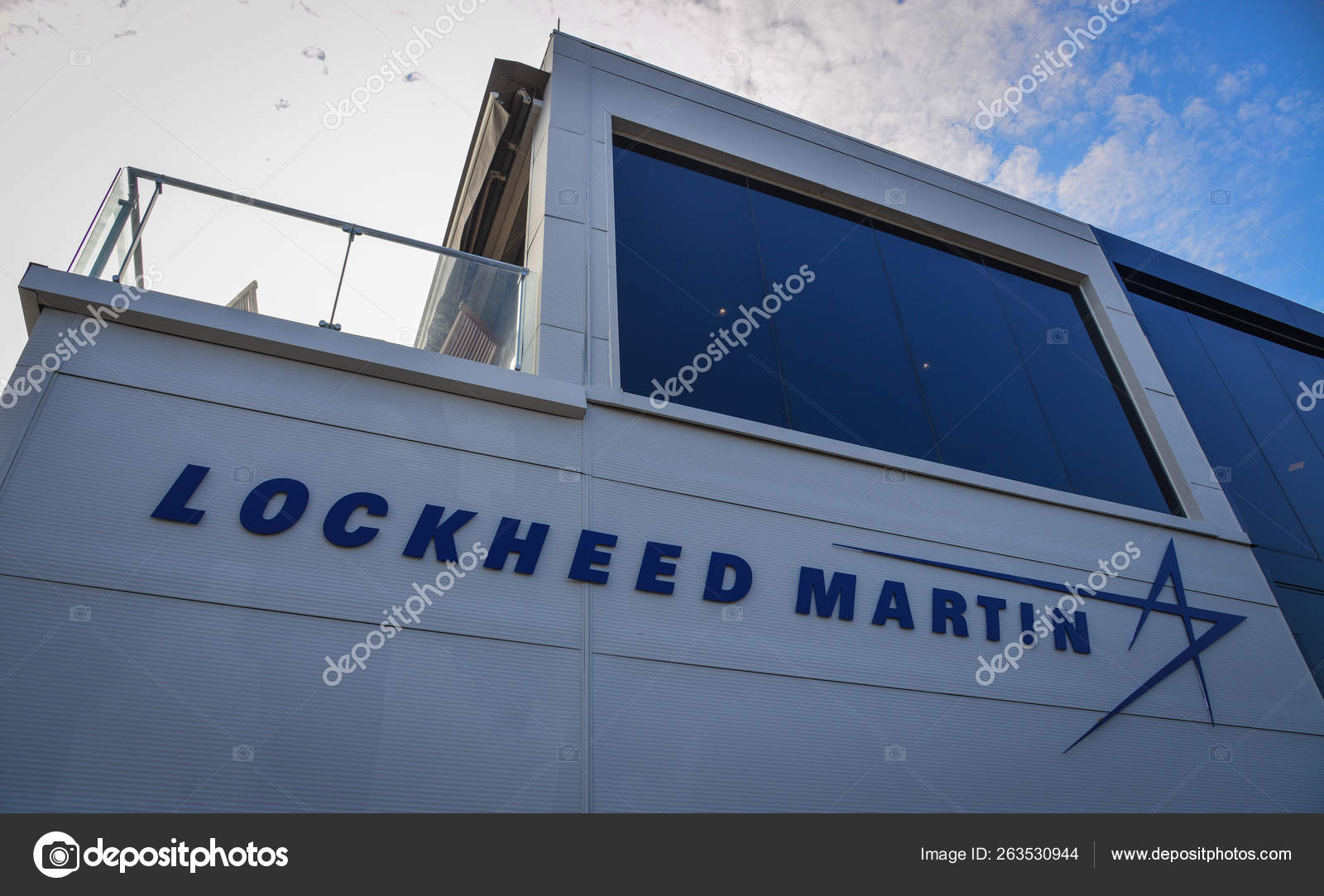 Logotipo de Lockheed Martin — Foto editorial de stock © phuongphoto ...