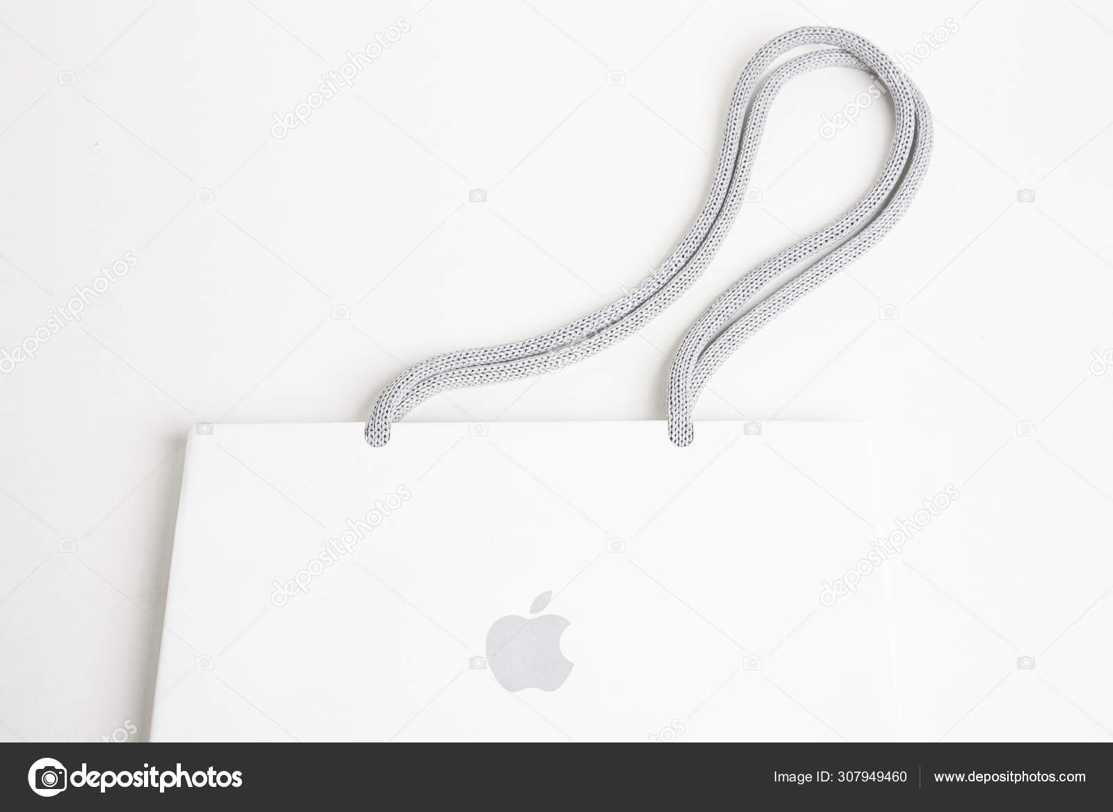Apple Store White Paper Bag — Stock Editorial Photo © dominiquejames ...