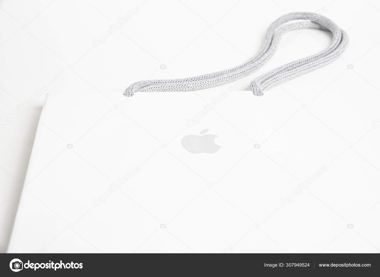 Apple Store White Paper Bag — Stock Editorial Photo © dominiquejames ...