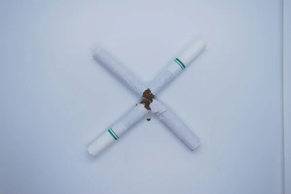 Crossed cigarettes images libres de droit, photos de Crossed cigarettes ...