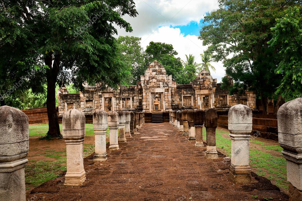 Prasat Sdok Kok Thom es un castillo Khmer. Es un sitio arqueológico ...
