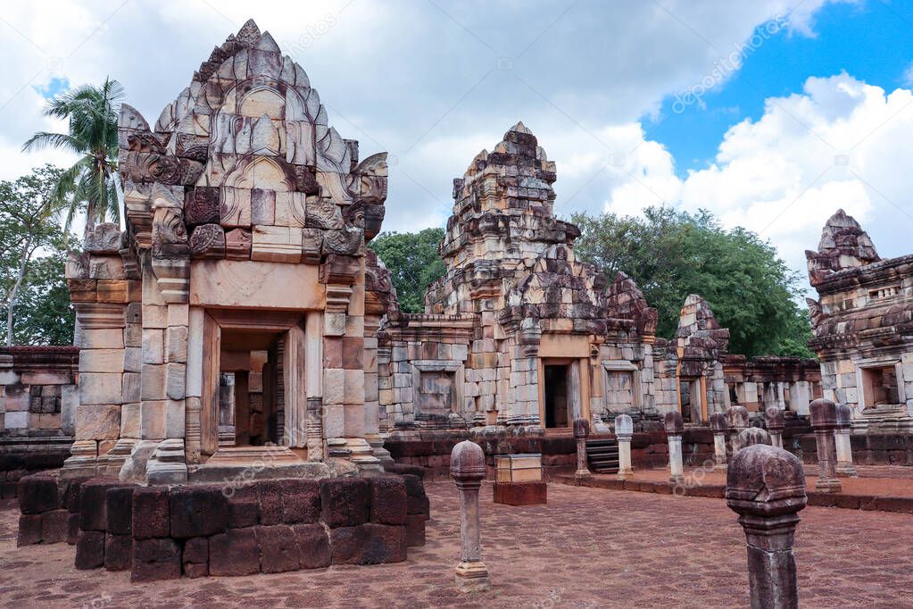 Prasat Sdok Kok Thom es un castillo Khmer. Es un sitio arqueológico ...