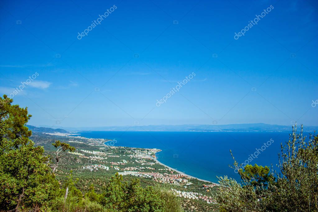 Paisaje de la costa aérea en el distrito de Edremit de Balikesir en ...