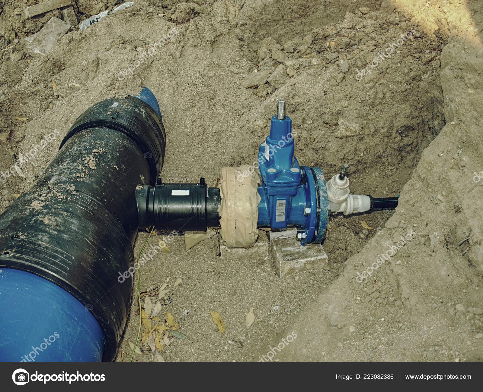 300Mm Main Hdpe Pipe Potable Water Supply Reduction Valve Pipe — Stock ...