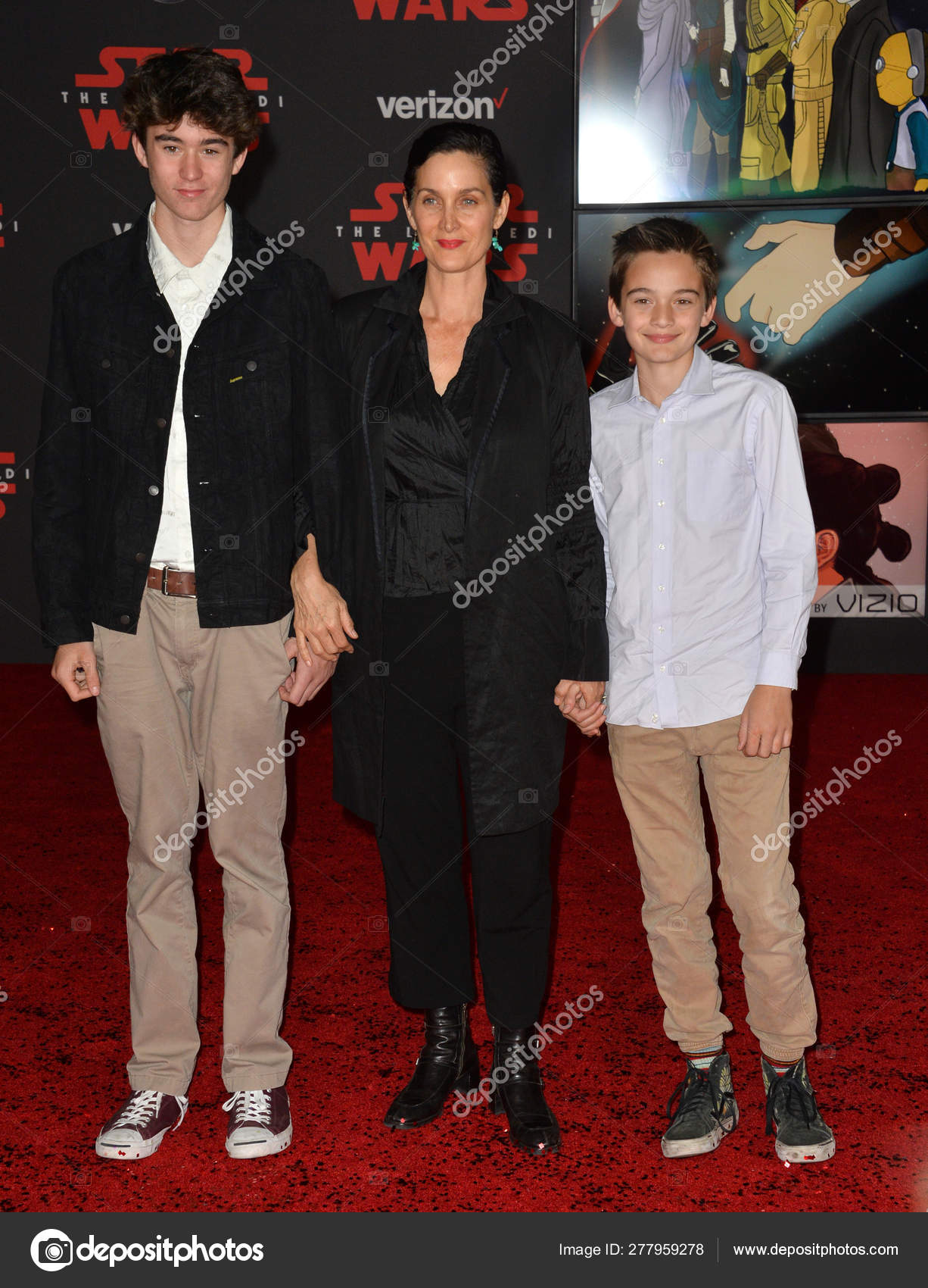 Carrie Anne Moss And Sons Jaden Roy And Owen Roy — Stock Editorial Photo © Featureflash 277959278