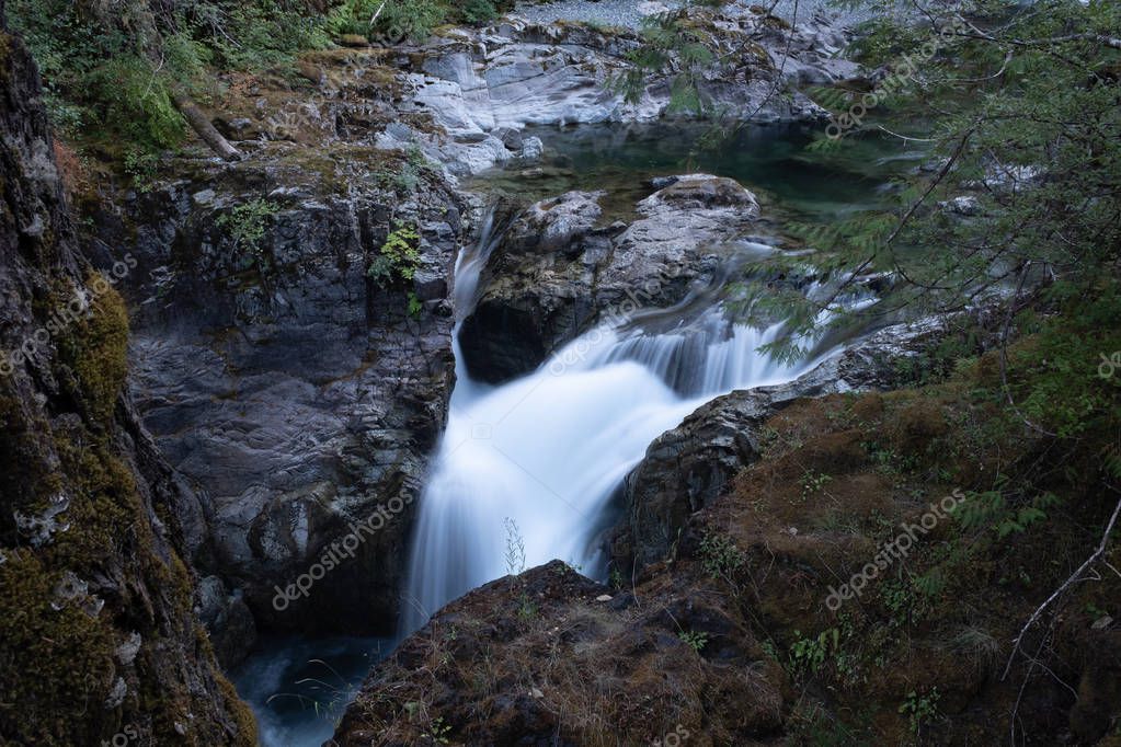 Lady Falls, Cascada, Strathcona Provincial Park cerca del río Campbell ...