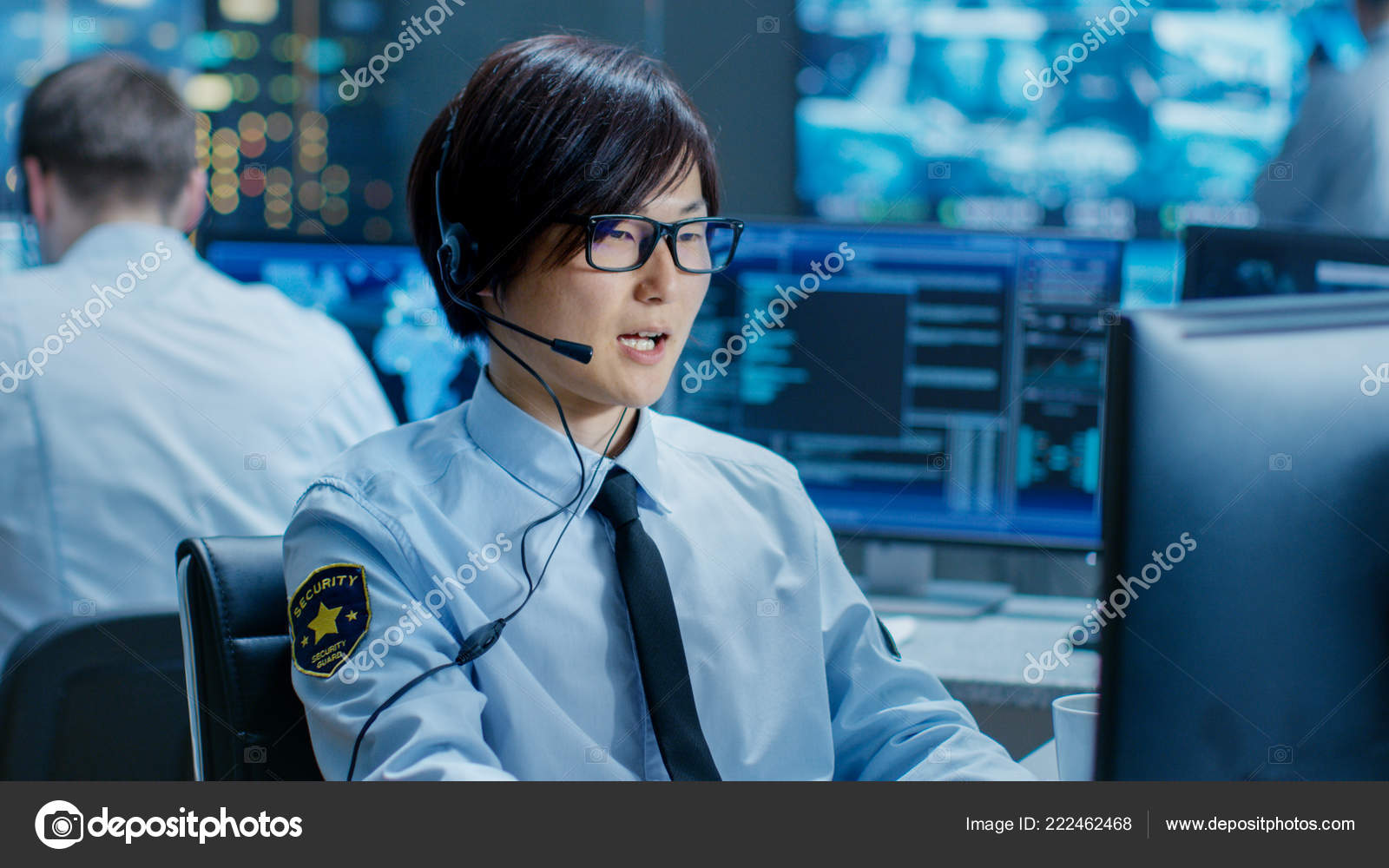 Security Command Center Officer His Workstation Monitors Screens Communicates Patrols — Stock