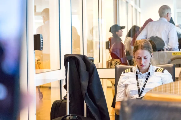 Finnair crew Stock Photos, Royalty Free Finnair crew Images | Depositphotos