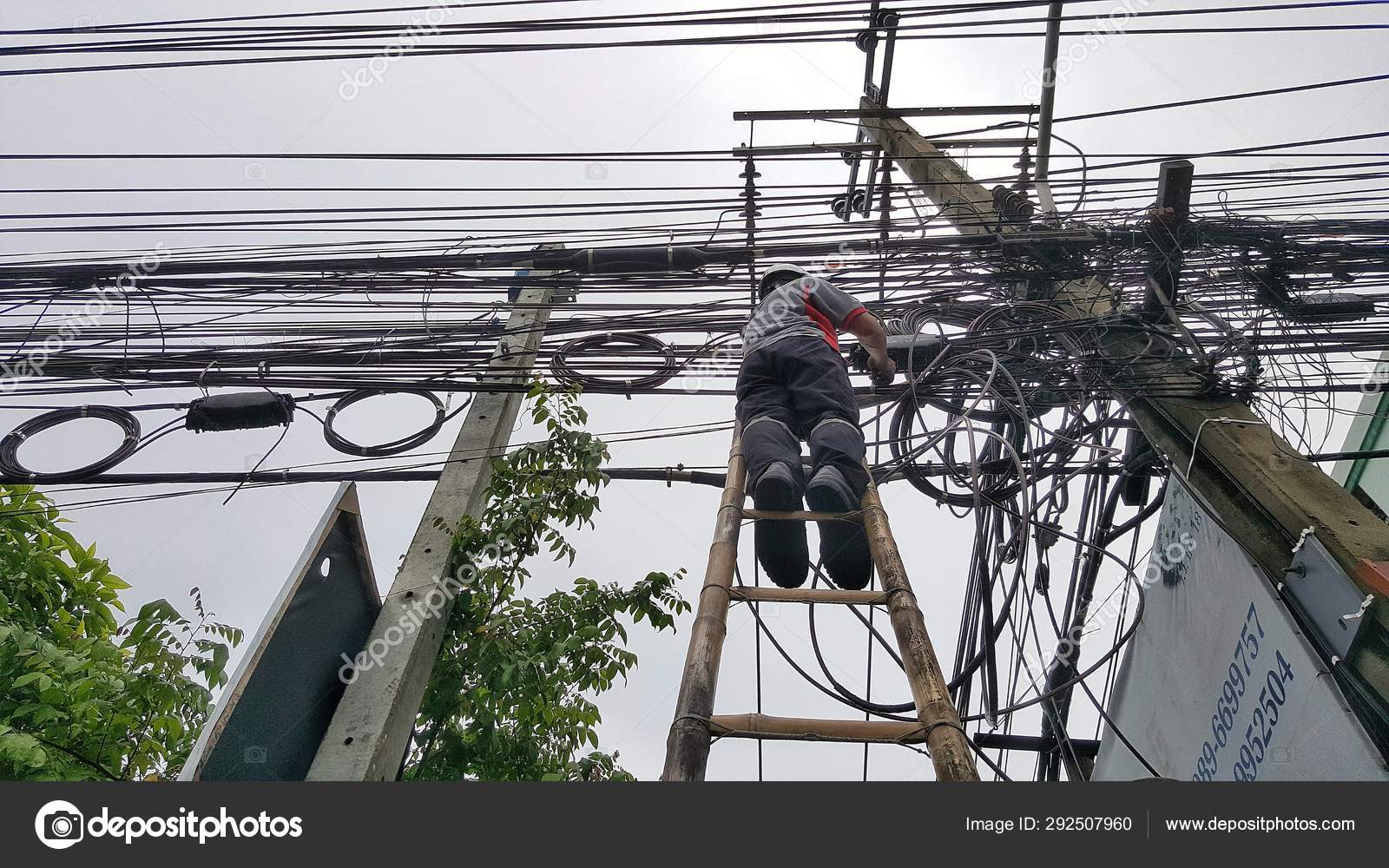 Man Working High Tower Pole Telecommunication Working High Risk ...