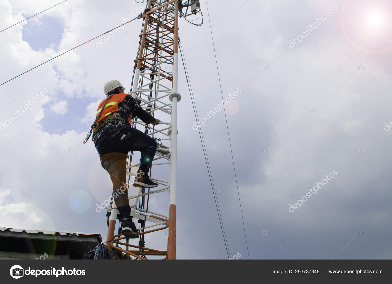 Man Working High Tower Pole Telecommunication Working High Risk ...