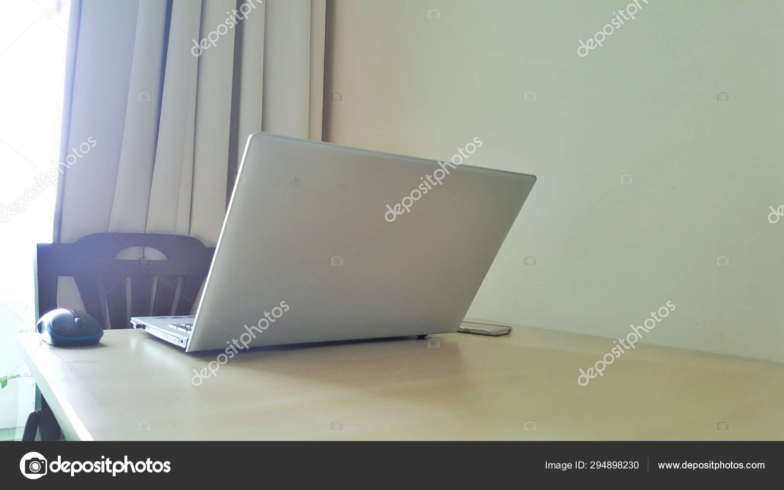 Masada Dizüstü Bilgisayar Akıllı Ofiste Evde Bilgisayarla Çalışın ...