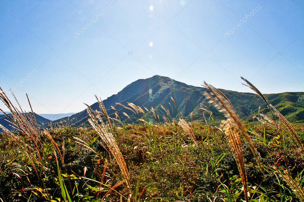 Monte Aso (Aso-san), el volcán activo más grande de Japón se encuentra ...