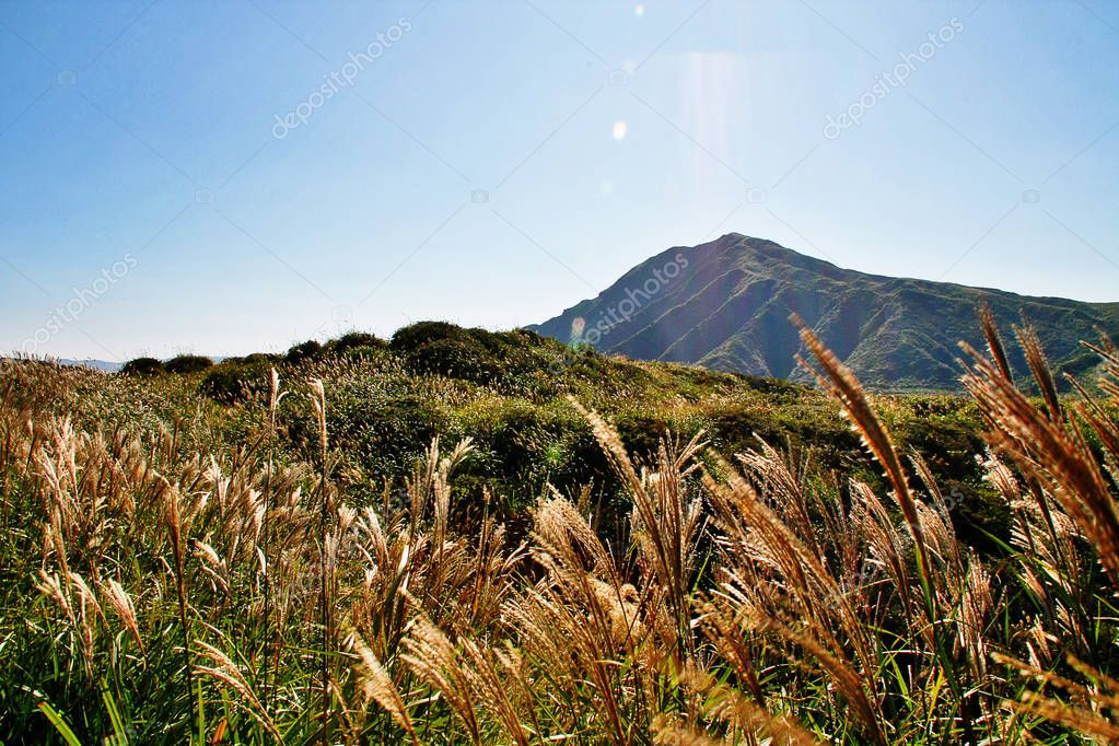 Monte Aso (Aso-san), el volcán activo más grande de Japón se encuentra ...