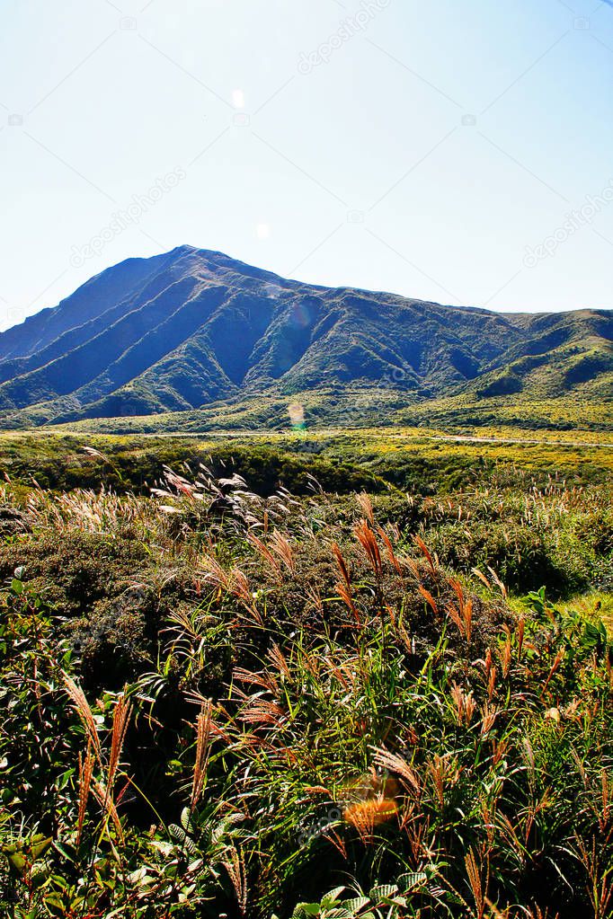 Monte Aso (Aso-san), el volcán activo más grande de Japón se encuentra ...